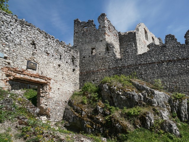 Zrúcanina hradu Tematín z Bezovca - Pomalé výlety
